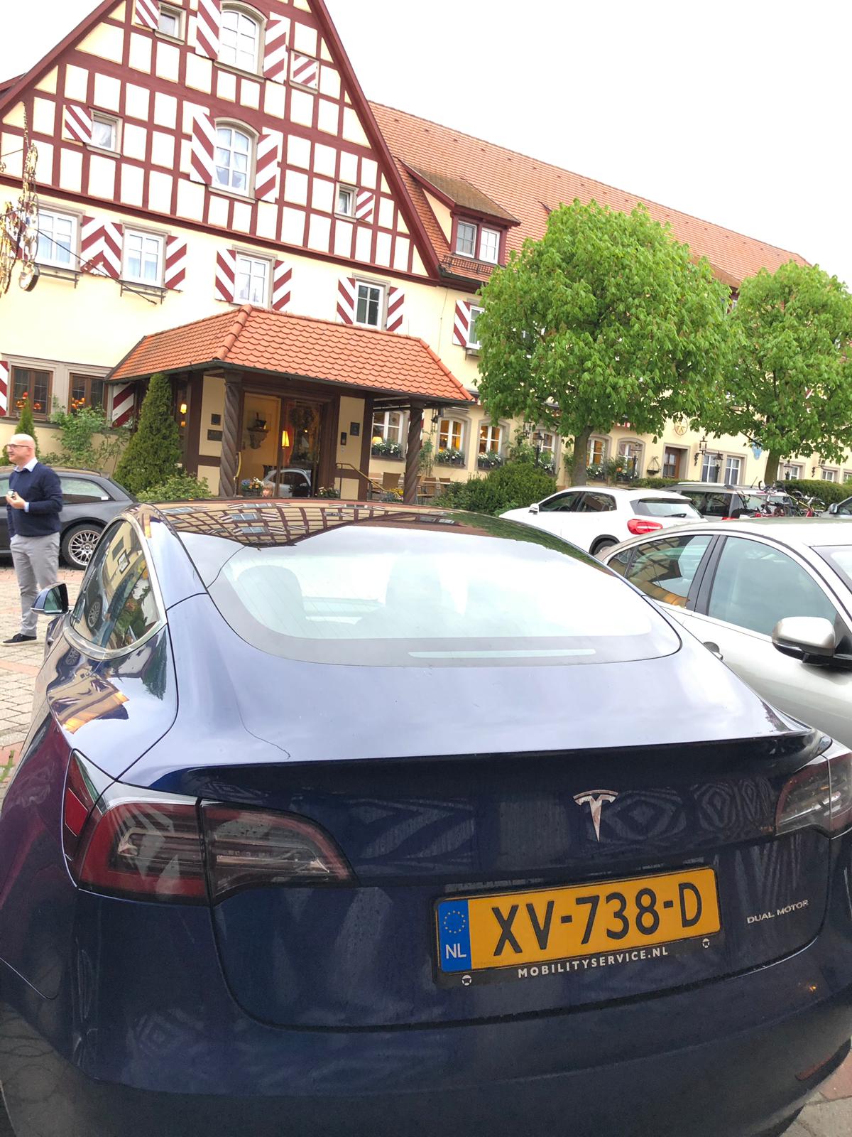 Met de Tesla model 3 op vakantie: praktijkervaringen gedeeld!